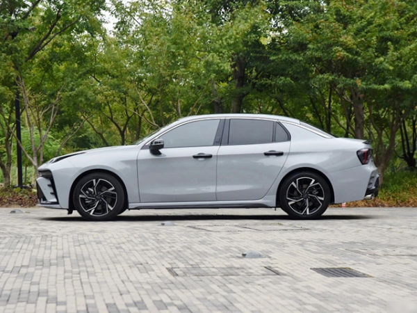 Đánh giá xe Lynk & Co 03 2025: Mẫu sedan duy nhất của Lyn&Co có gì đặc ...